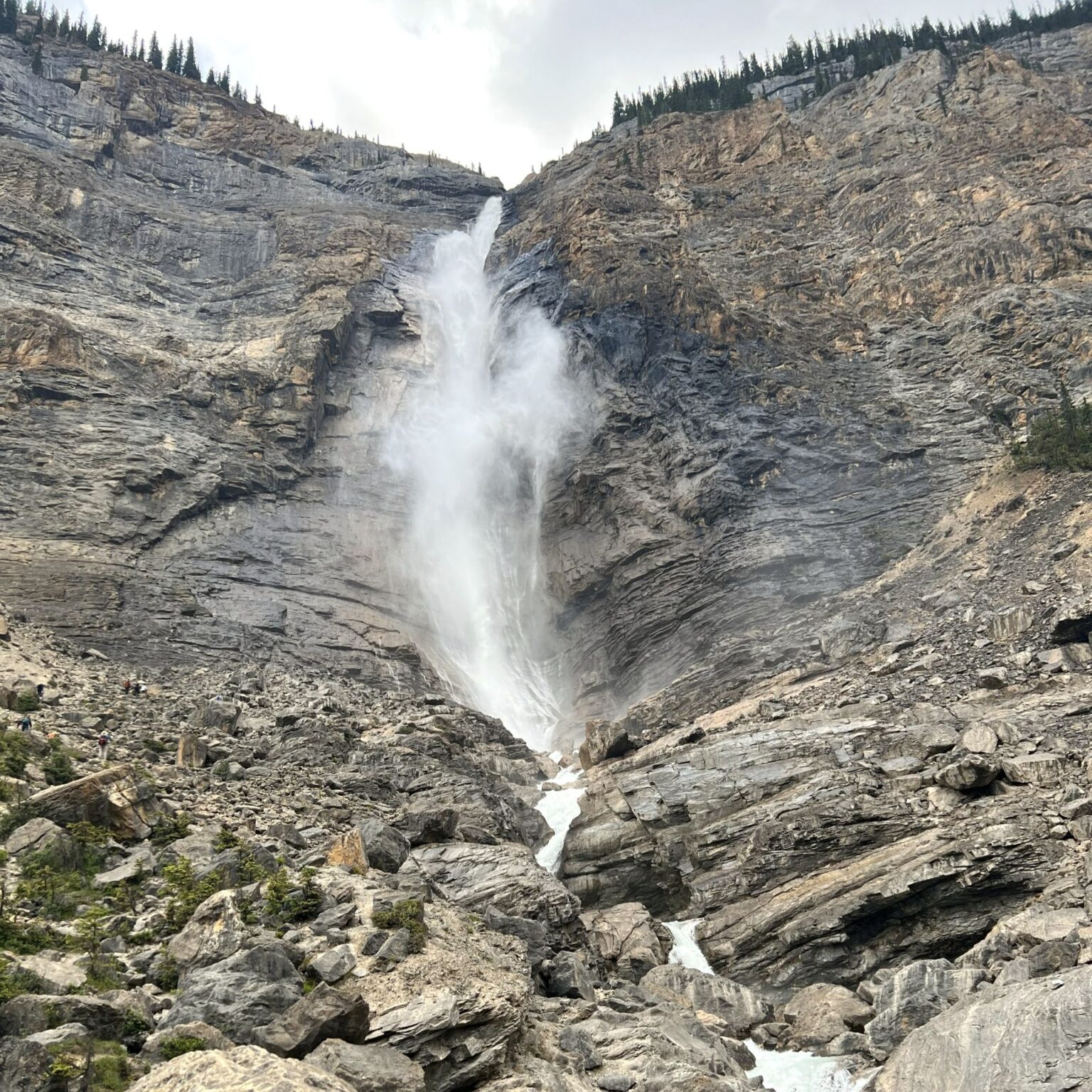 Takakkaw Falls: A Majestic Waterfall in Yoho National Park